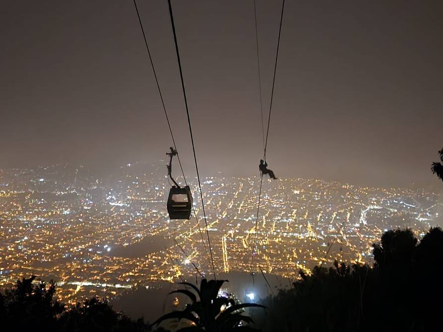 The Quito Cable Car is closed after the rescue of 75 people trapped by ...