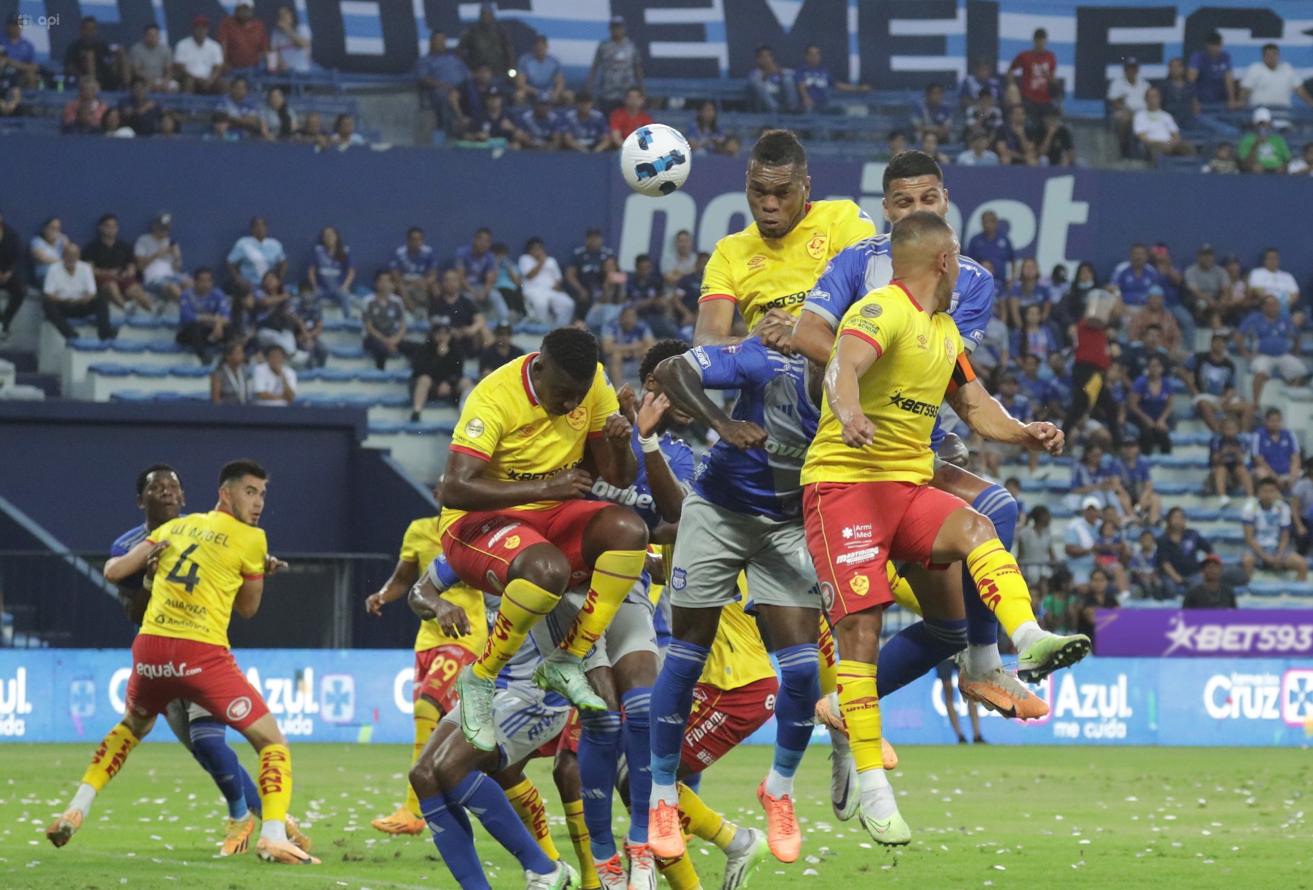 Emelec mejora su juego pero empata con el Aucas
