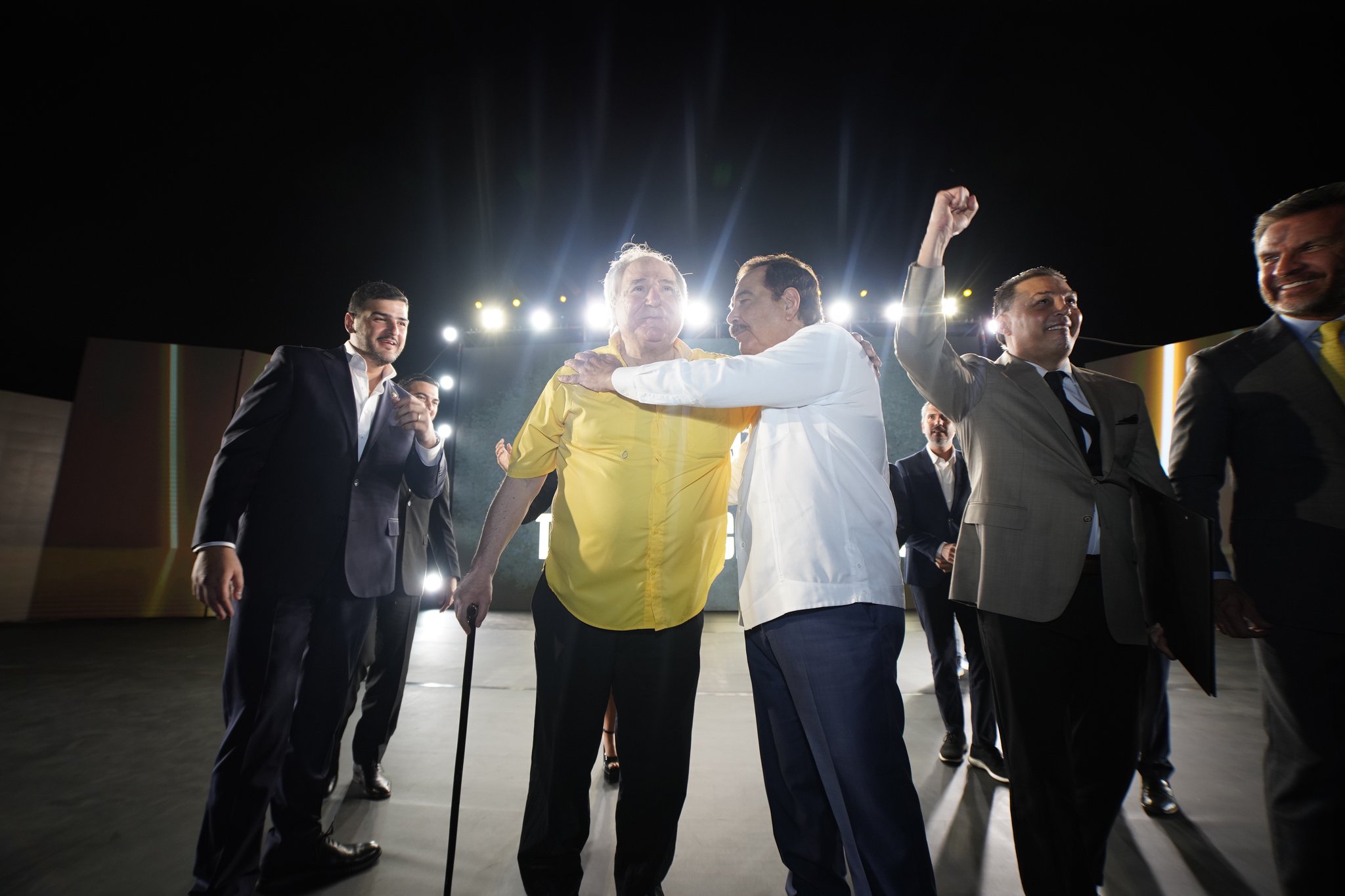 Nebot y Bucaram, abrazados en evento por Barcelona | La República EC