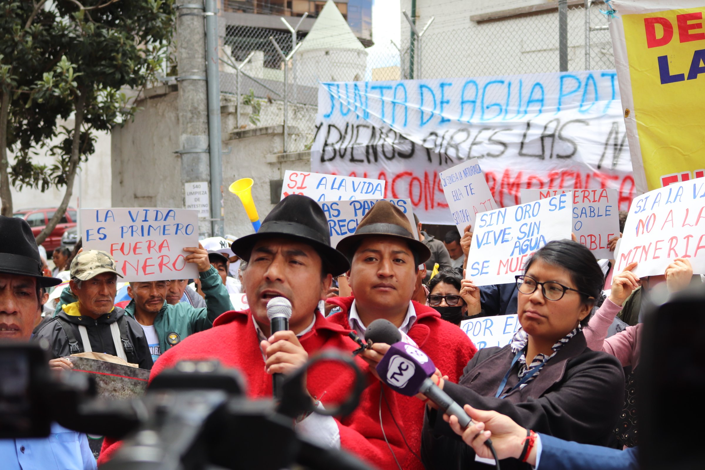 Iza pide disculpar por declaraciones acerca de Peter Calo