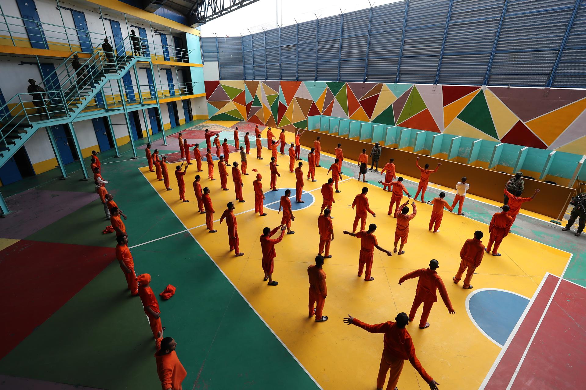 Informe pide medidas ante la crisis carcelaria en Ecuador