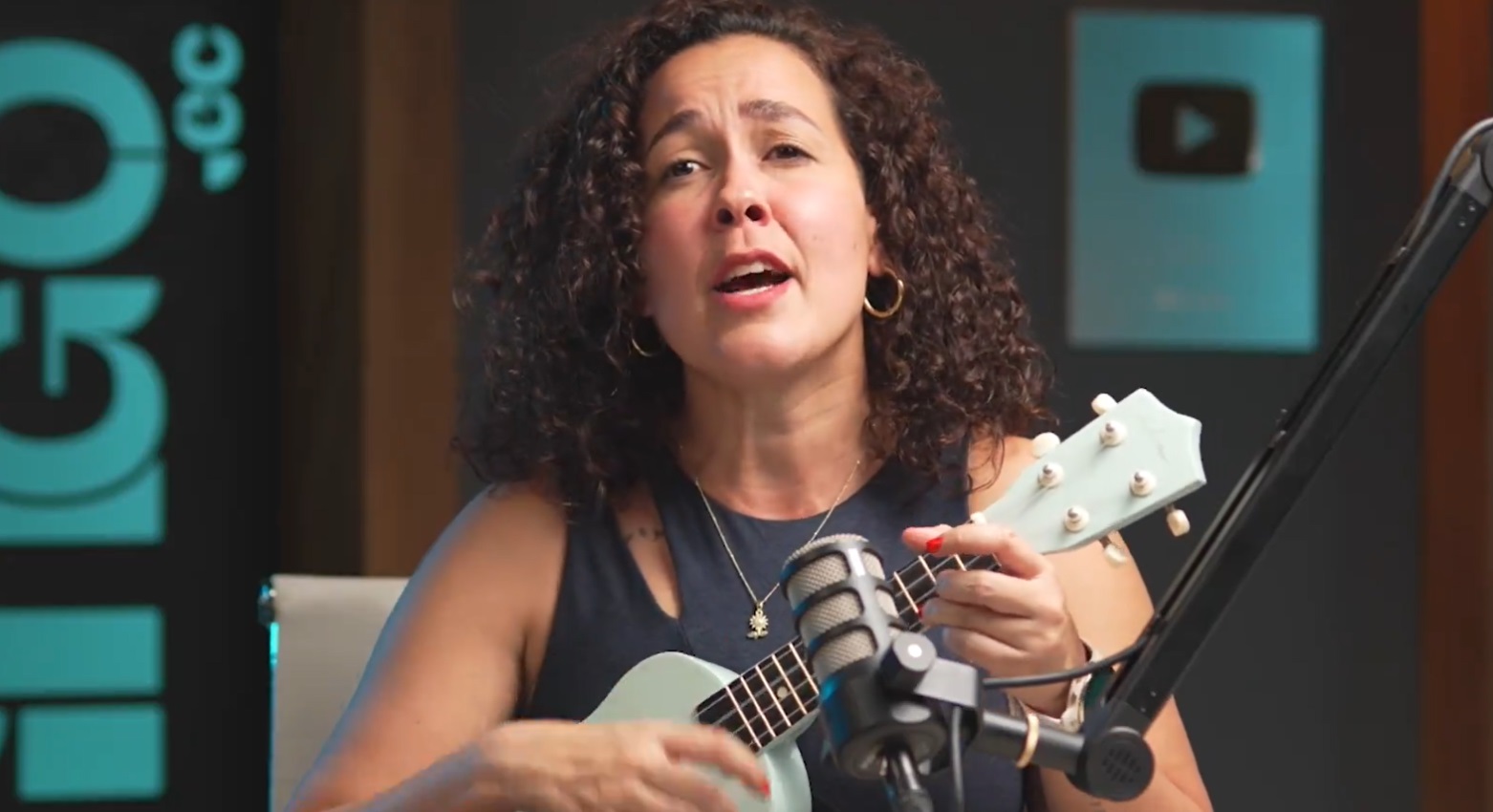 La periodista Alondra Santiago ha abandonado el país | La República EC