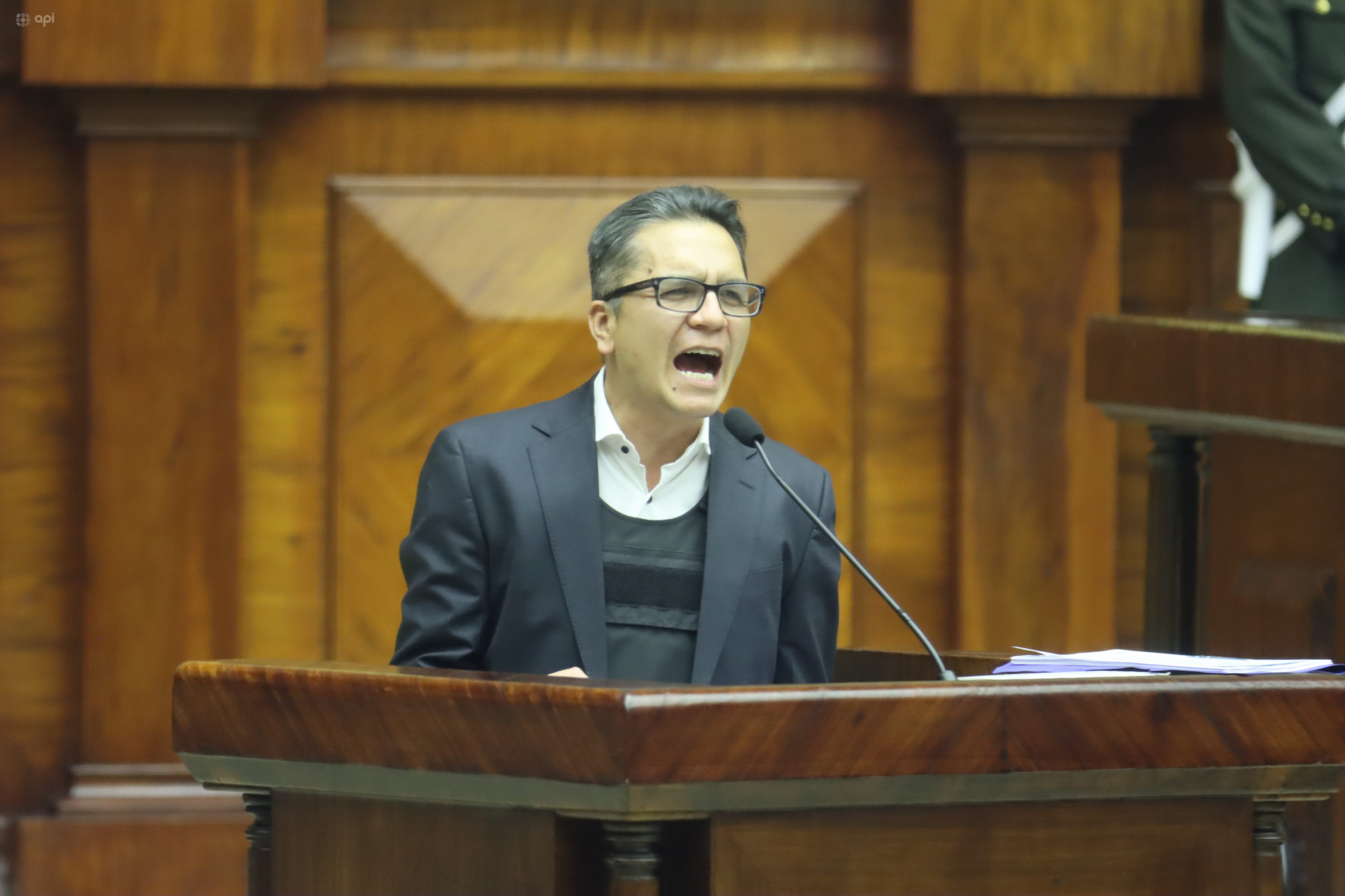 Wilman Terán dice, en la Asamblea, que vive un "víacrucis"
