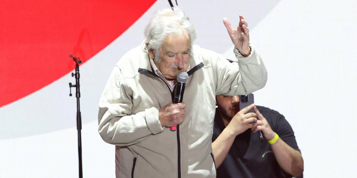 Pepe Mujica reaparece en acto de cierre de campaña: "Hay que trabajar ...