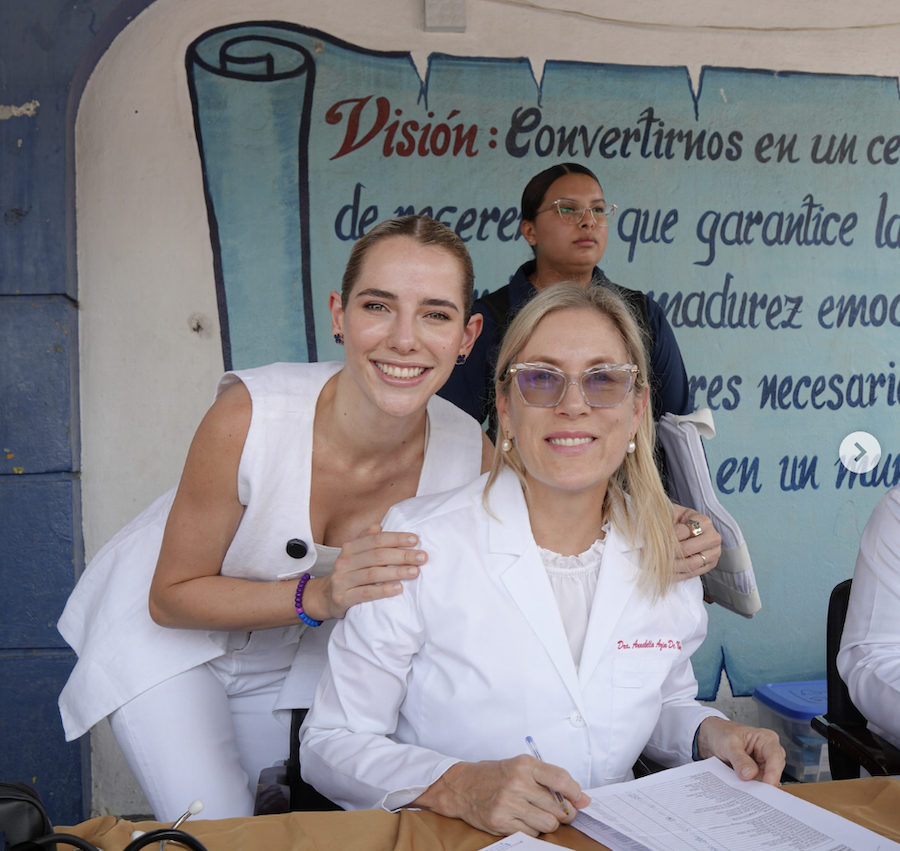 Annabella Azin La República Ec