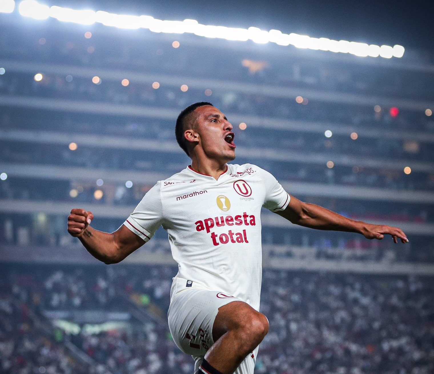 3-2 Universitario gana en casa a El Nacional con cabezazo de Álex ...